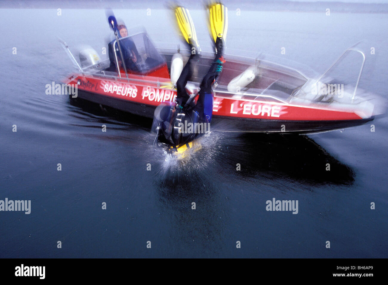 RECONNAISSANCE BY A DIVING TEAM IN A LAKE, FIREFIGHTER IN ACTION, SDIS ...