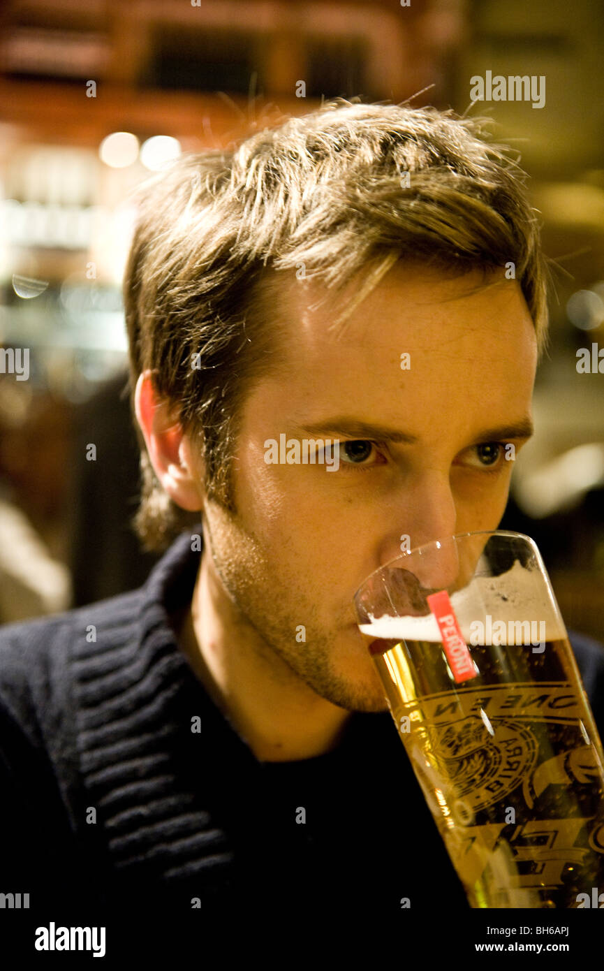 Man drinking stella hi-res stock photography and images - Alamy