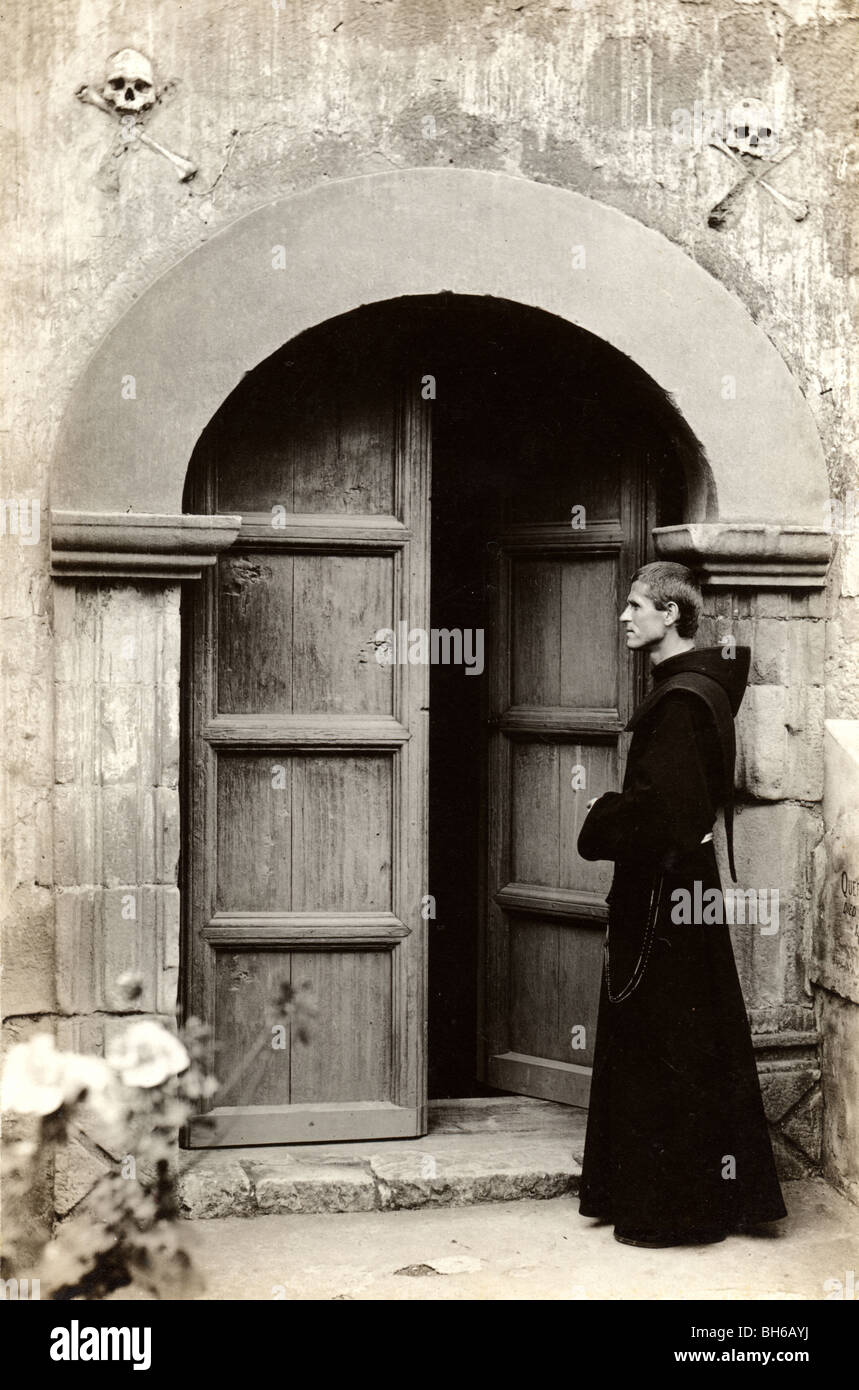 Monk habit hi-res stock photography and images - Alamy