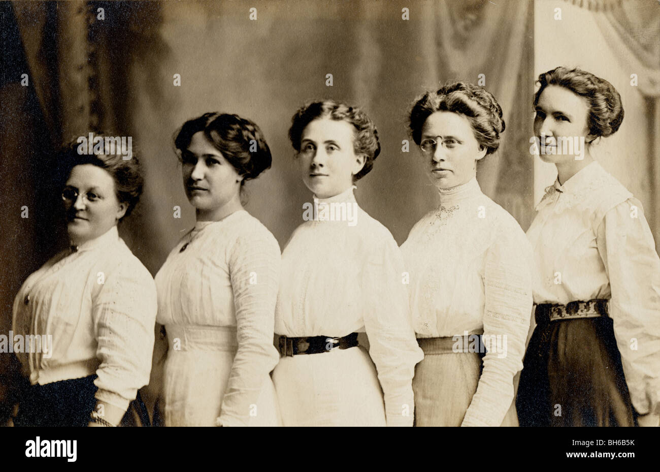 Line height hi-res stock photography and images - Alamy