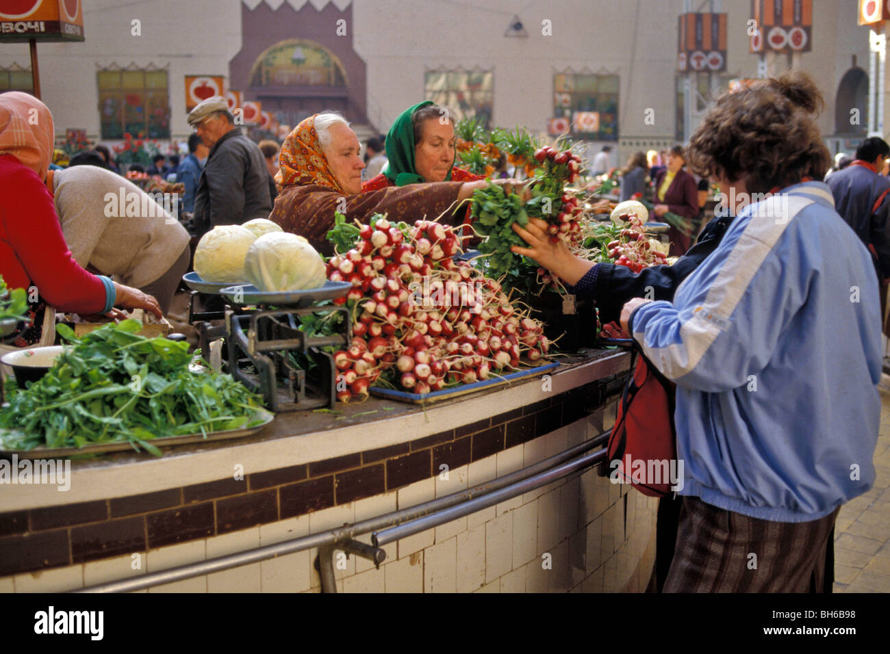 KOLKOSIEN VEGETABLE MARKET, KIEV, UKRAINE Stock Photo - Alamy