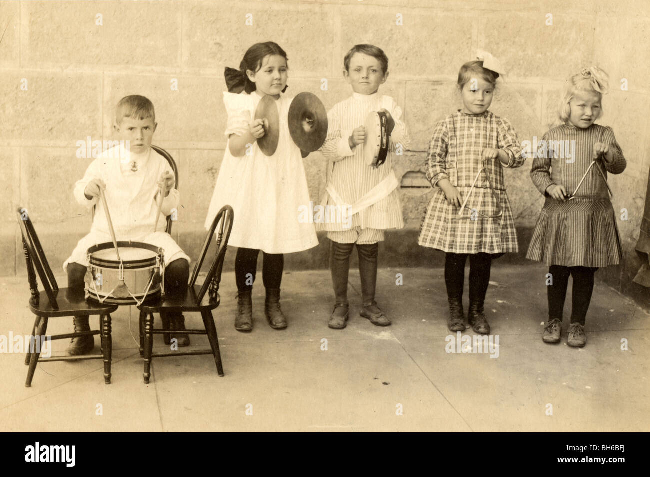 Children percussion instruments hi-res stock photography and images - Alamy