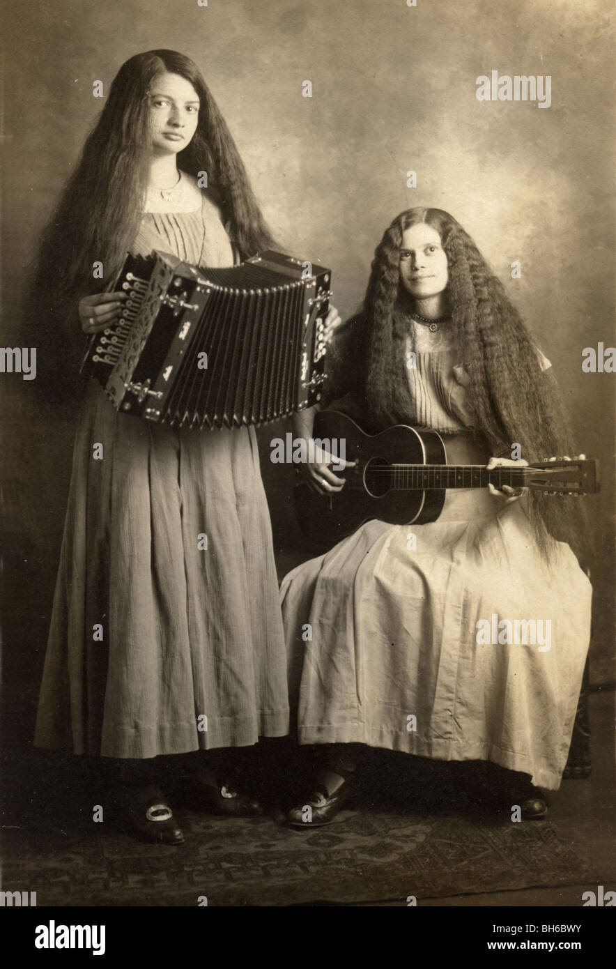 Duo music instruments hi-res stock photography and images - Alamy