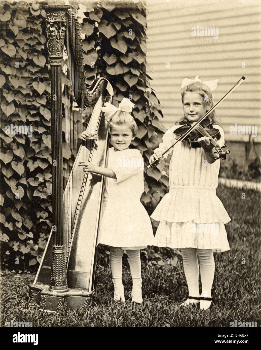 Duo music instruments hi-res stock photography and images - Alamy