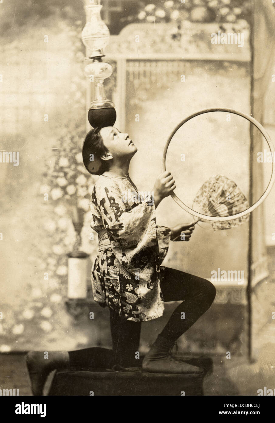 Magic act hi-res stock photography and images - Alamy