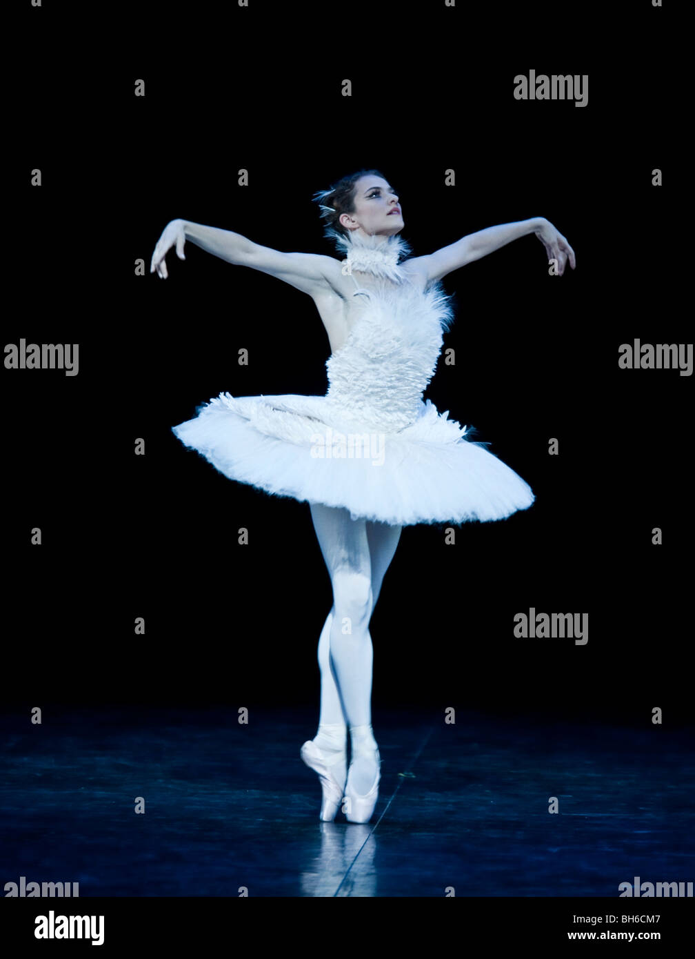Black swan ballet High Resolution Stock Photography and Images - Alamy
