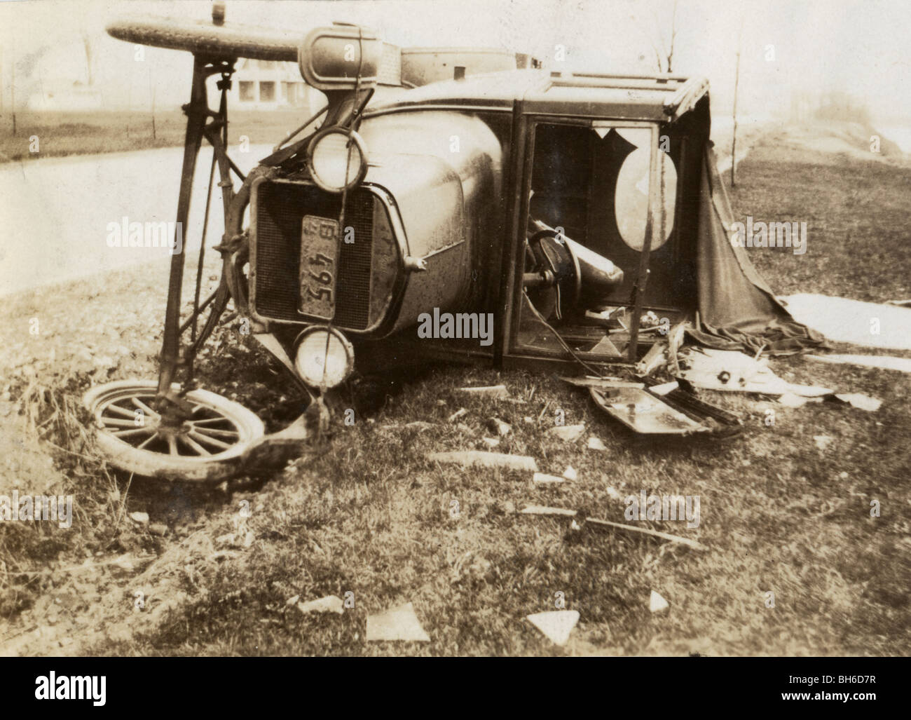 Car wreck 1900s hi-res stock photography and images - Alamy