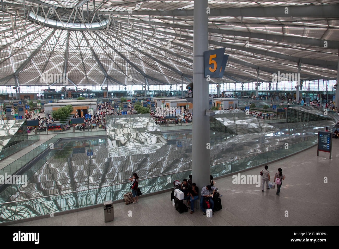 Interior of Shanghai South Railway Station, China Stock Photo - Alamy
