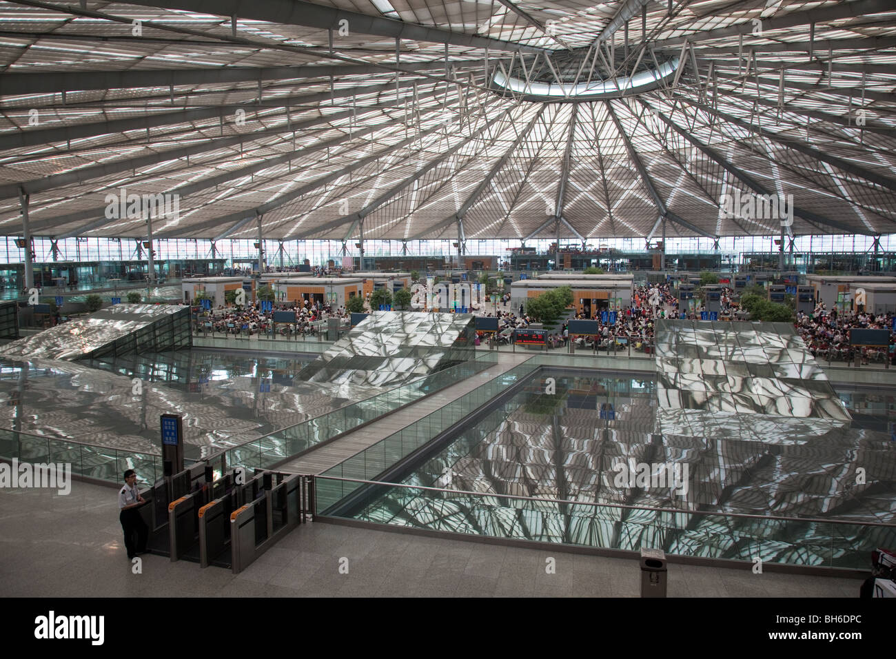 Shanghai south rail station hi-res stock photography and images - Alamy