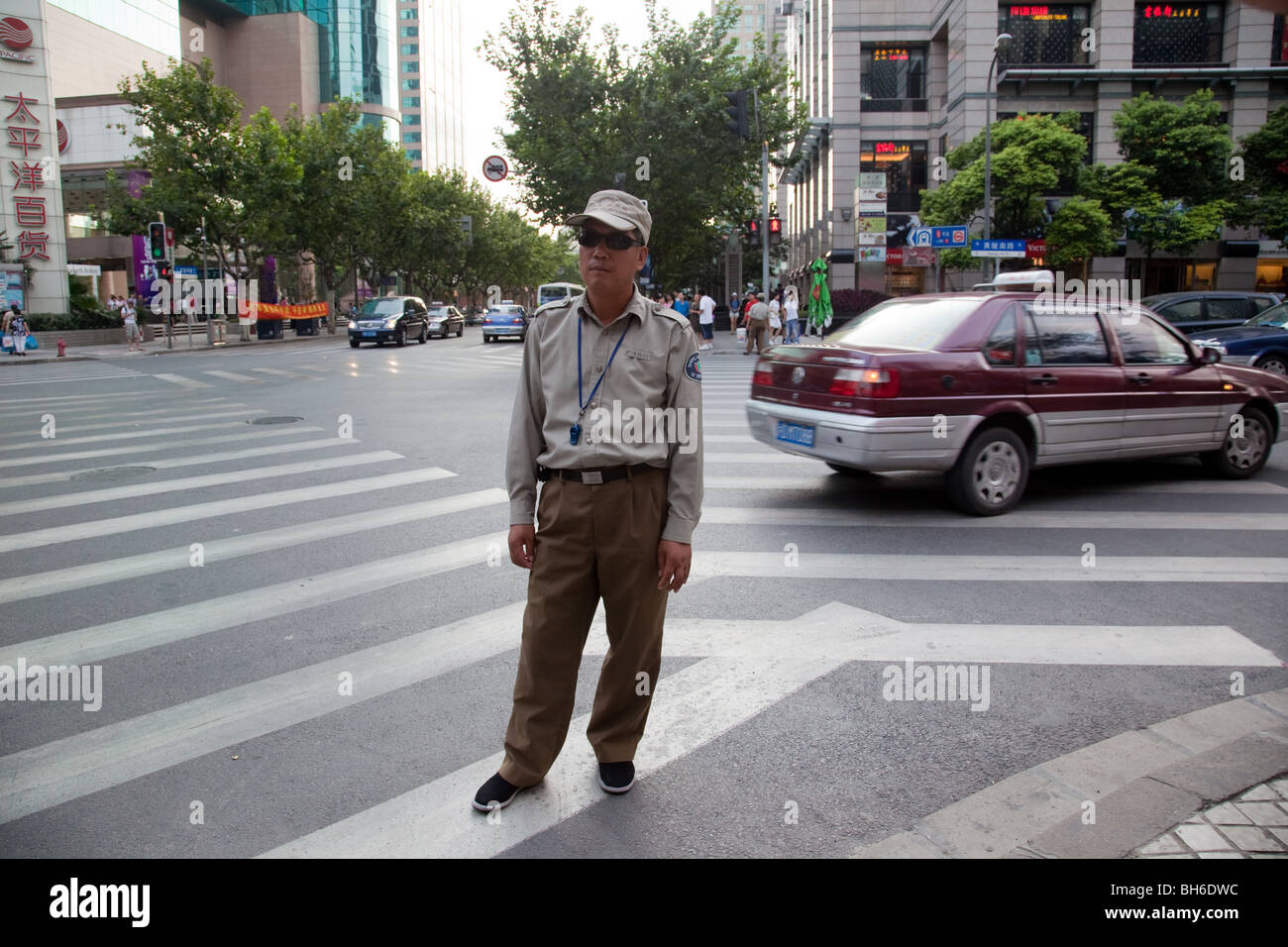 Traffic officer in Shanghai, China Stock Photo - Alamy