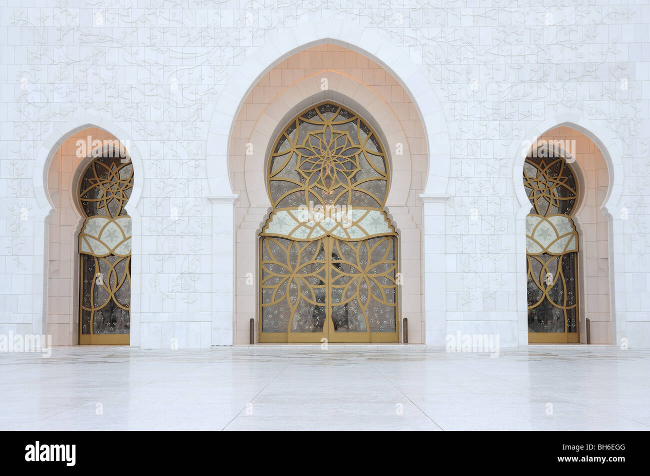 Mosque doors hi-res stock photography and images - Alamy