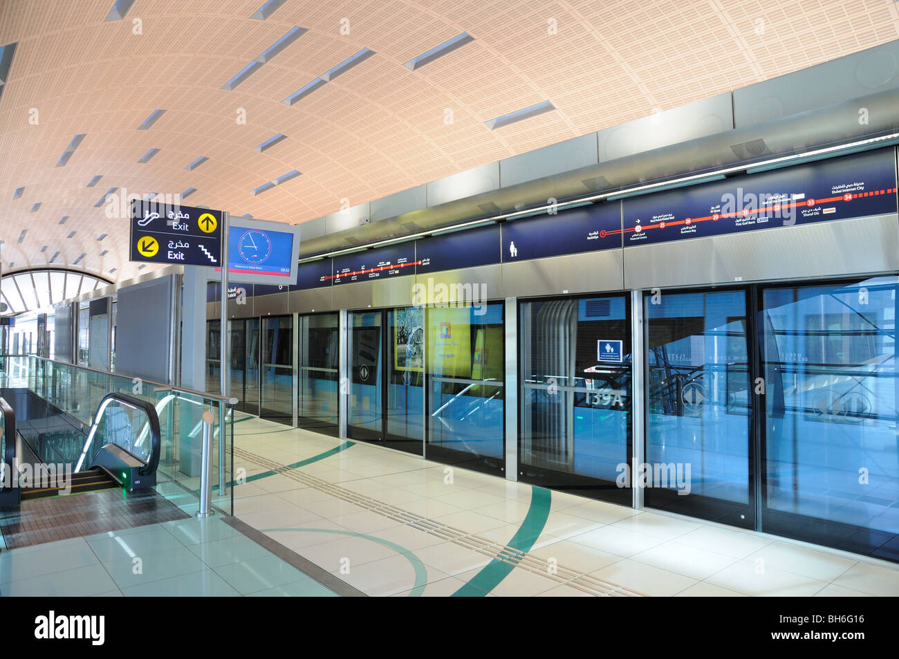 Dubai metro station hi-res stock photography and images - Alamy
