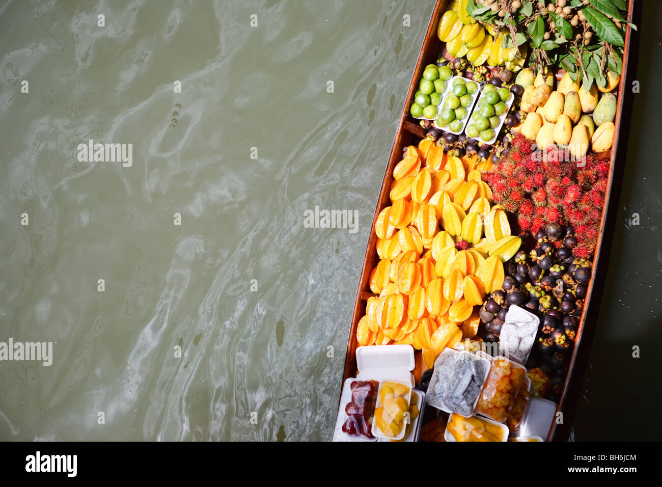 Canal fruit and vegetable boat hi-res stock photography and images - Alamy