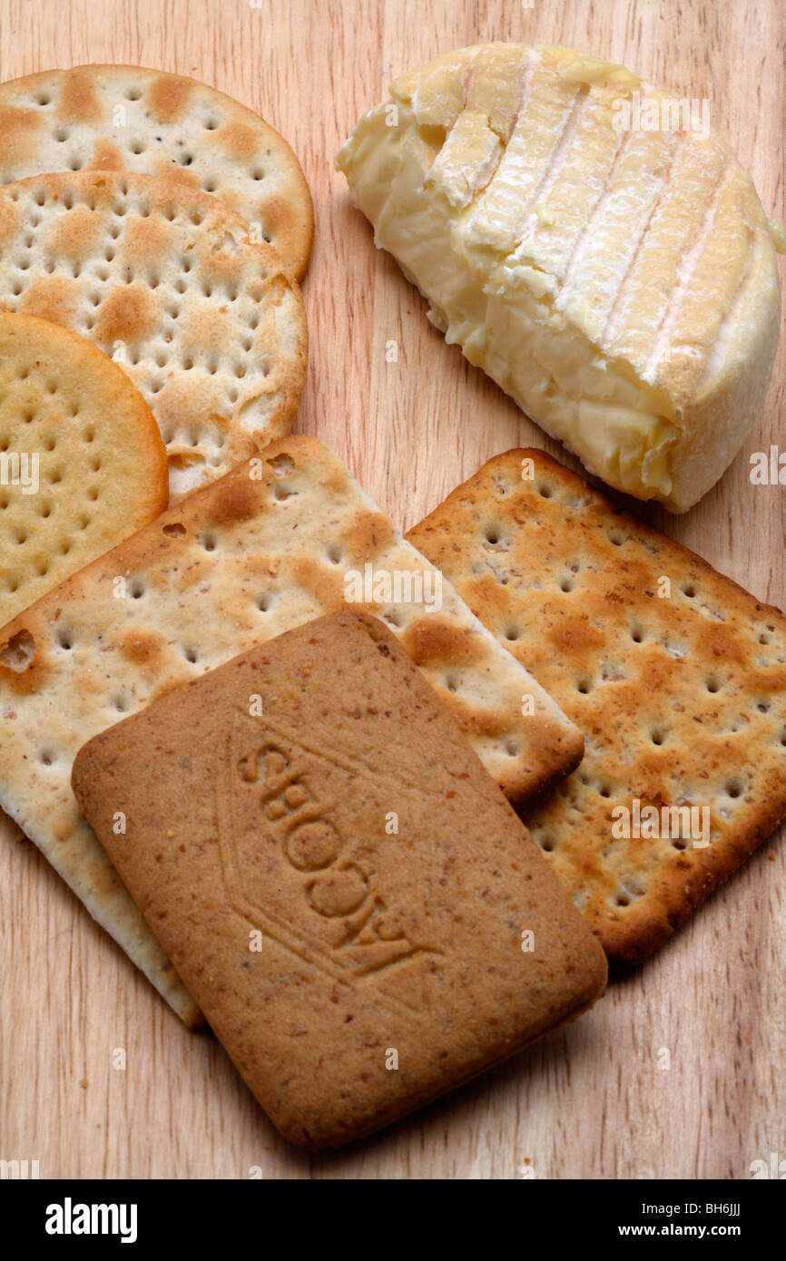 Cheese and crackers Stock Photo - Alamy