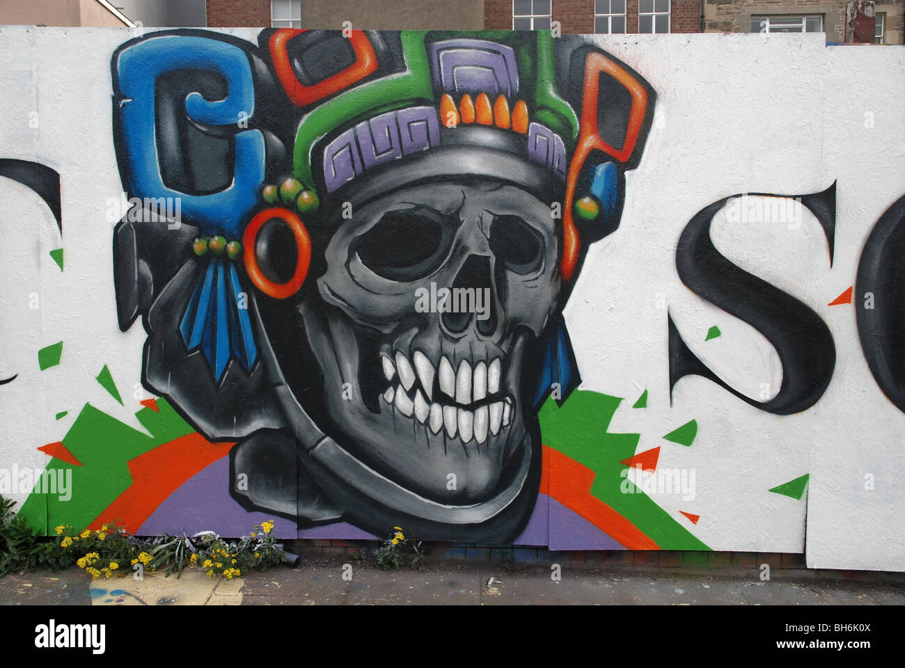 Graffiti painting of a skull smiling Stock Photo - Alamy