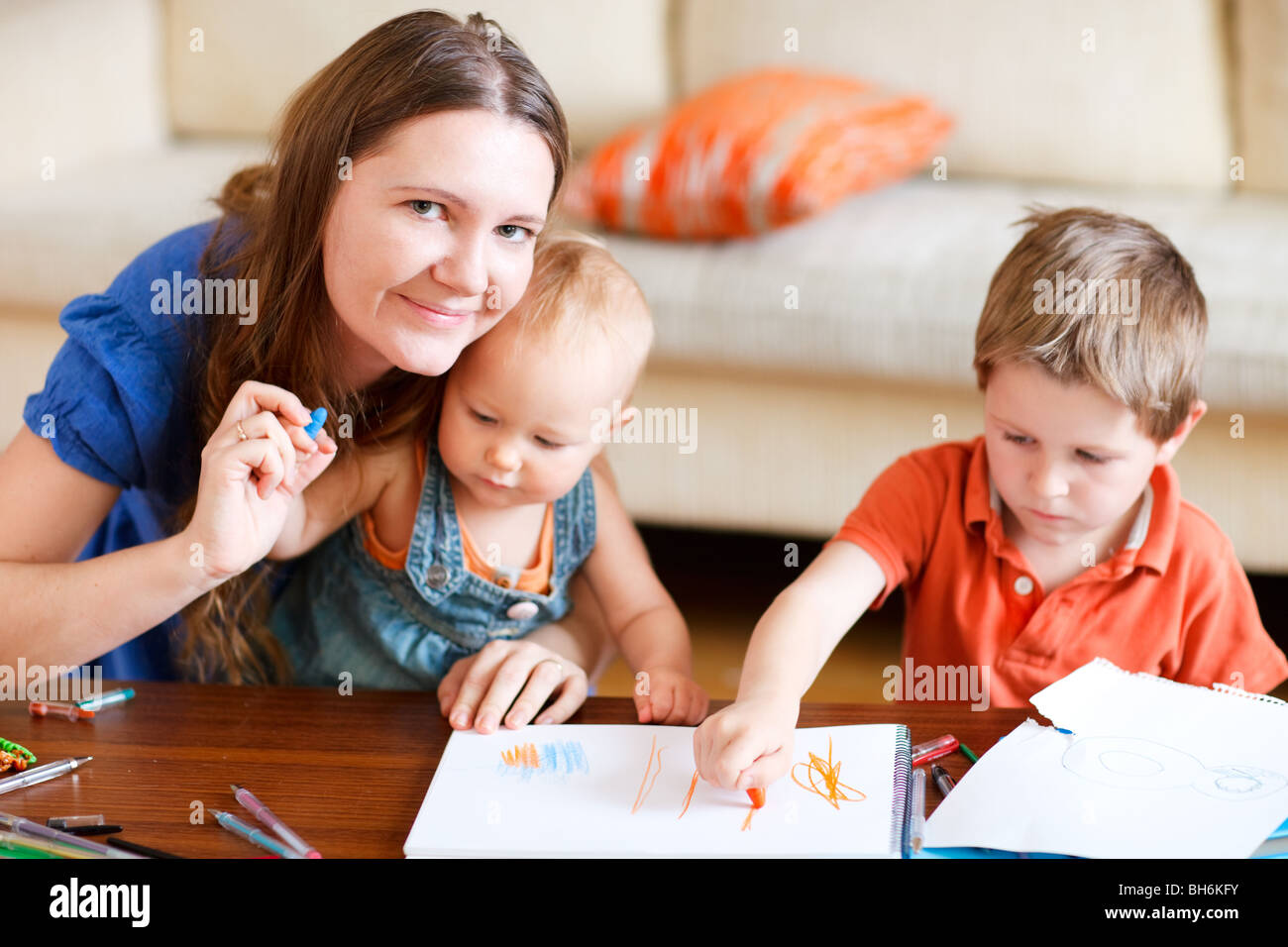 Child drawing of family hi-res stock photography and images - Alamy
