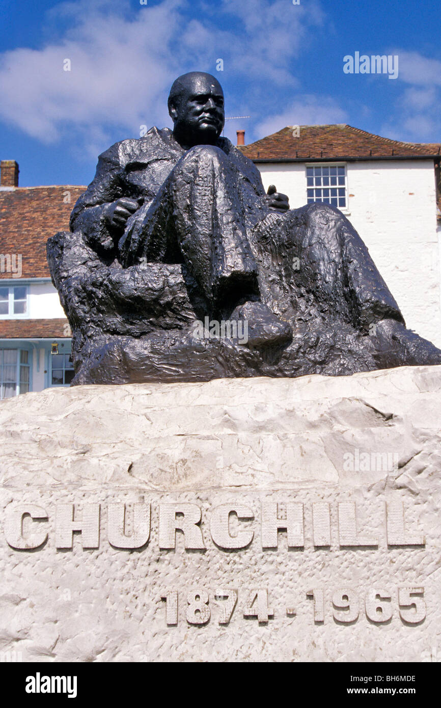 Westerham statue of winston churchill 1874 1965 hi-res stock ...
