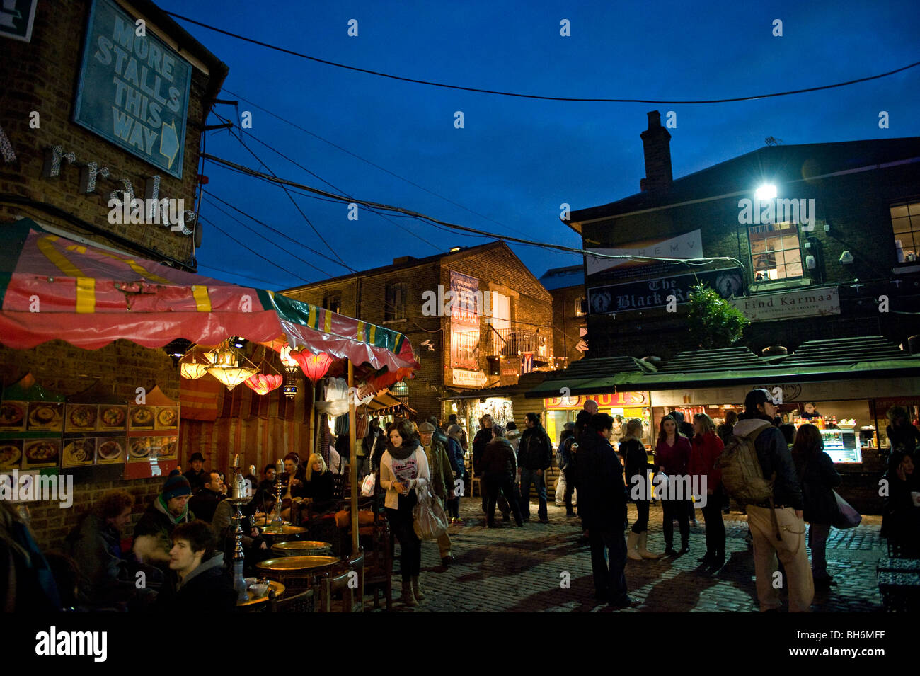 Bustling night market scene hi-res stock photography and images - Alamy
