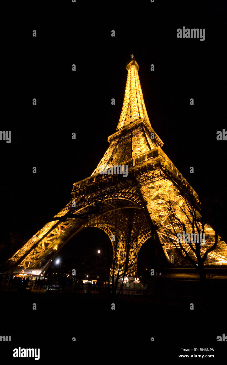 The Eiffel Tower, landmark of Paris, France at night Stock Photo - Alamy