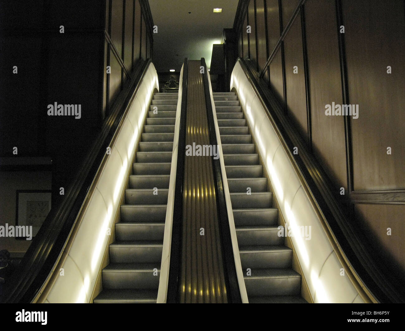 Moving escalator in building hi-res stock photography and images - Alamy