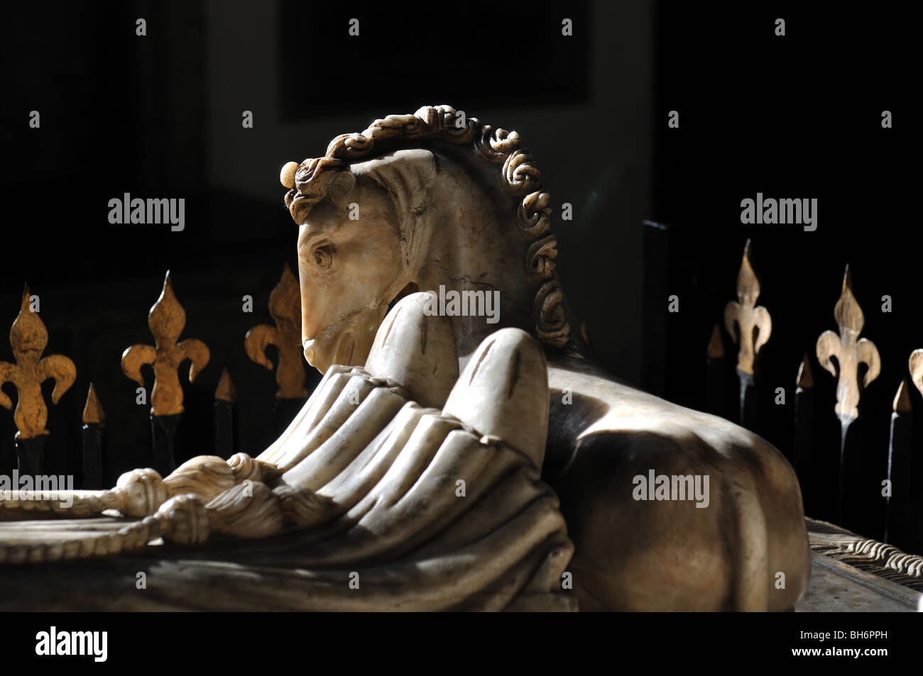 Detail of the Williams tomb, St. Mary`s Church, Thame, Oxfordshire ...