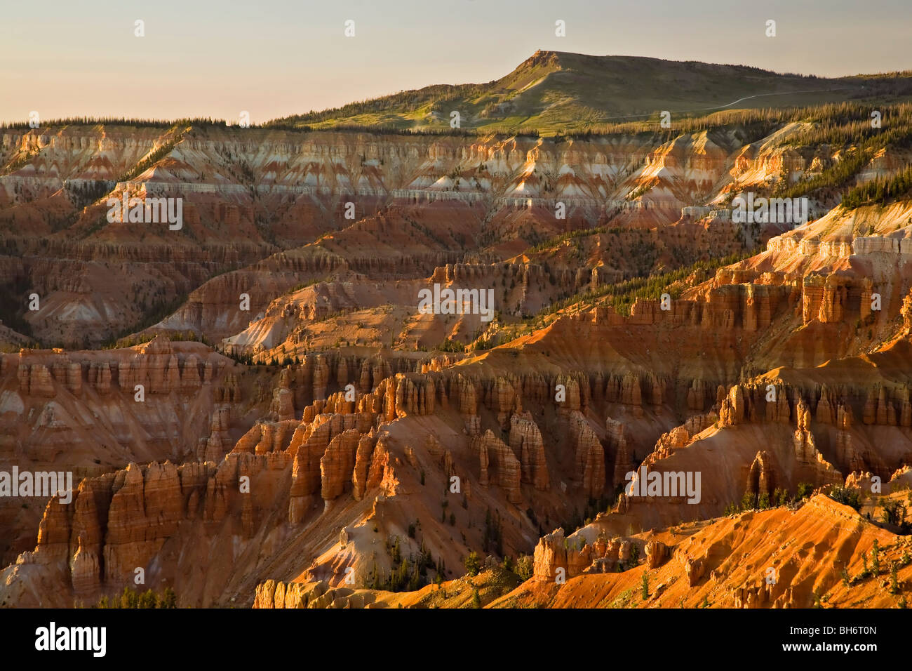 View of Cedar Breaks Amphitheater from the Ramparts Overlook Trail in ...