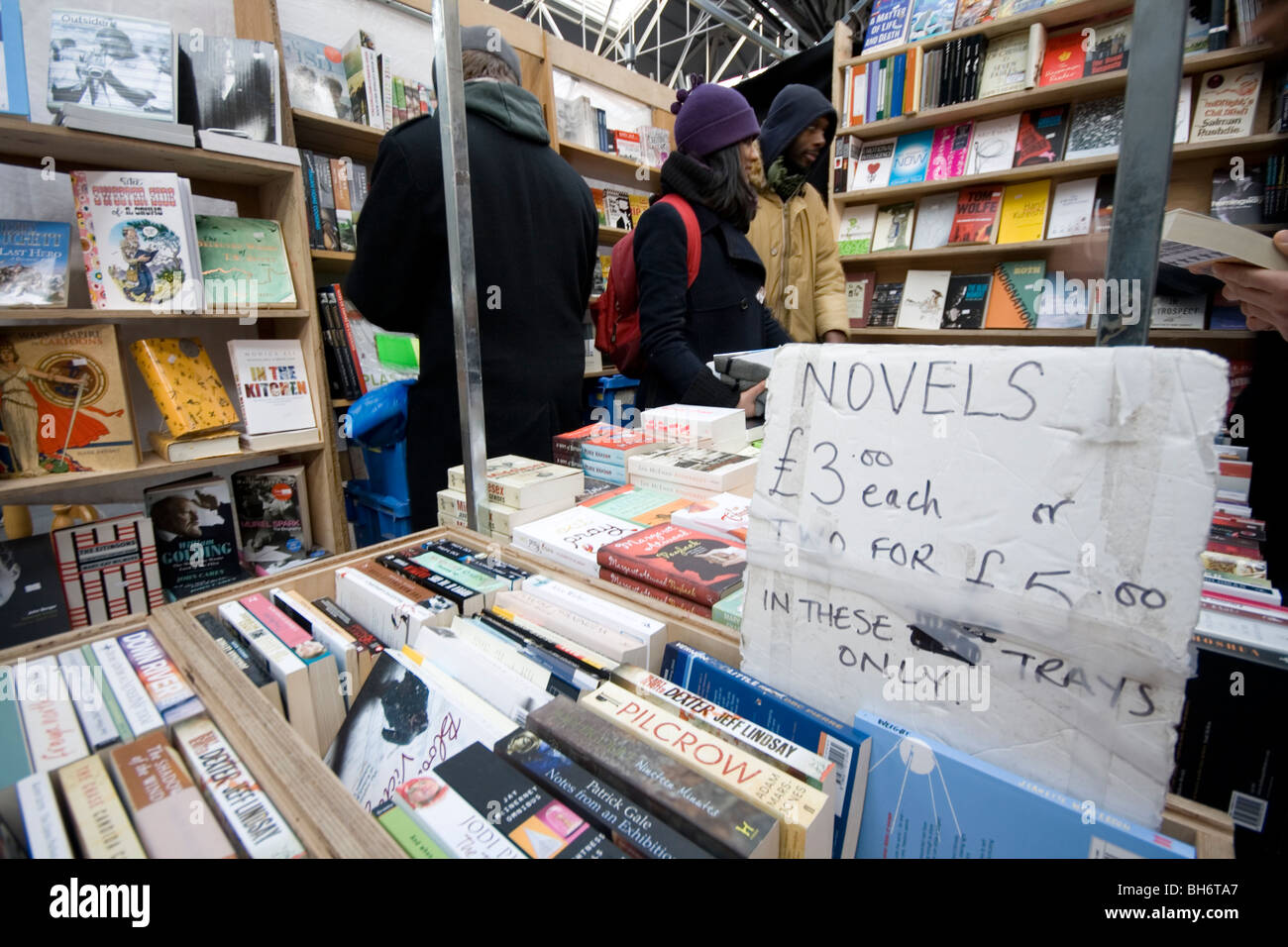 2nd hand book stall at London's Spitalfields market Stock Photo - Alamy