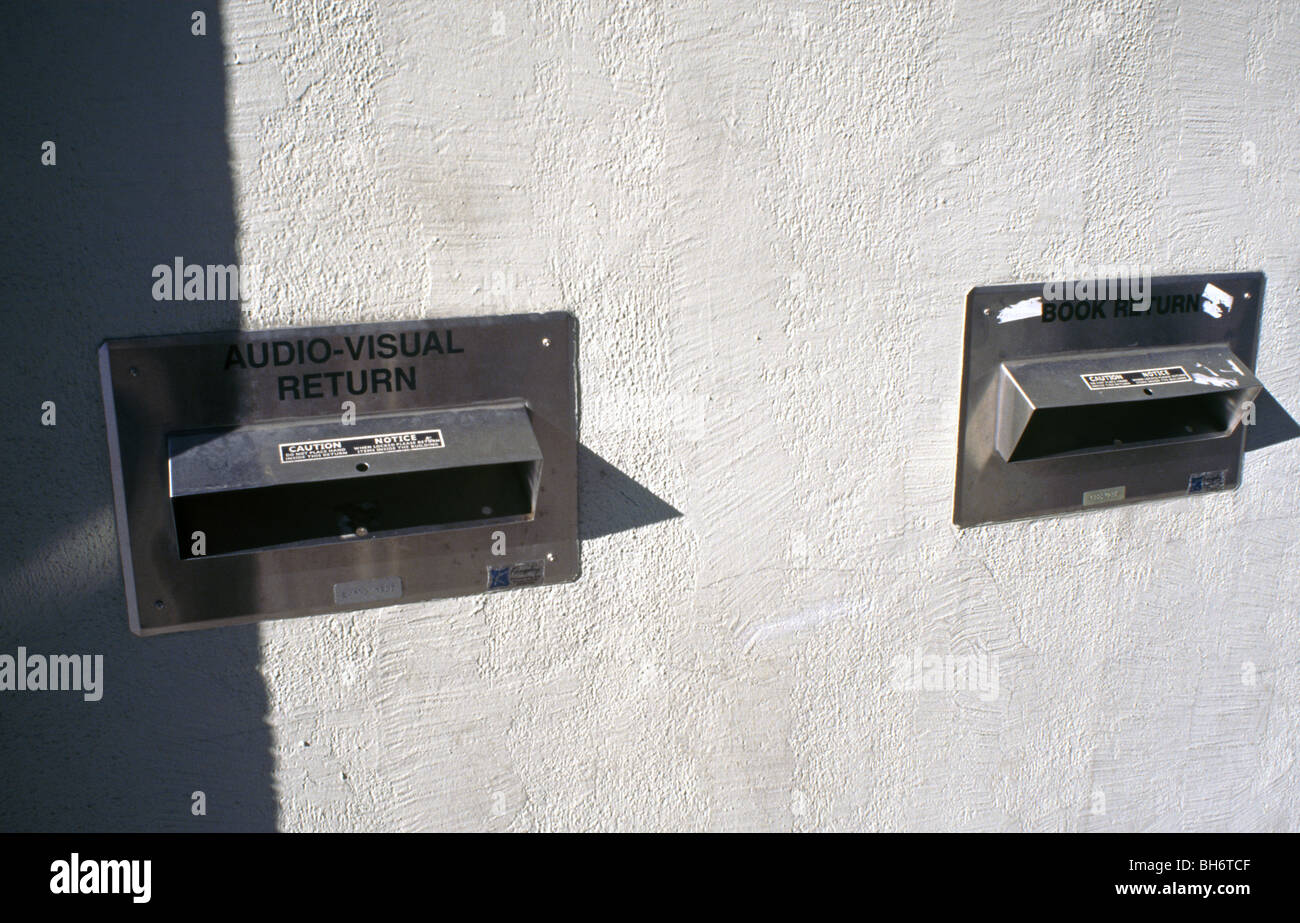 Library return hi-res stock photography and images - Alamy