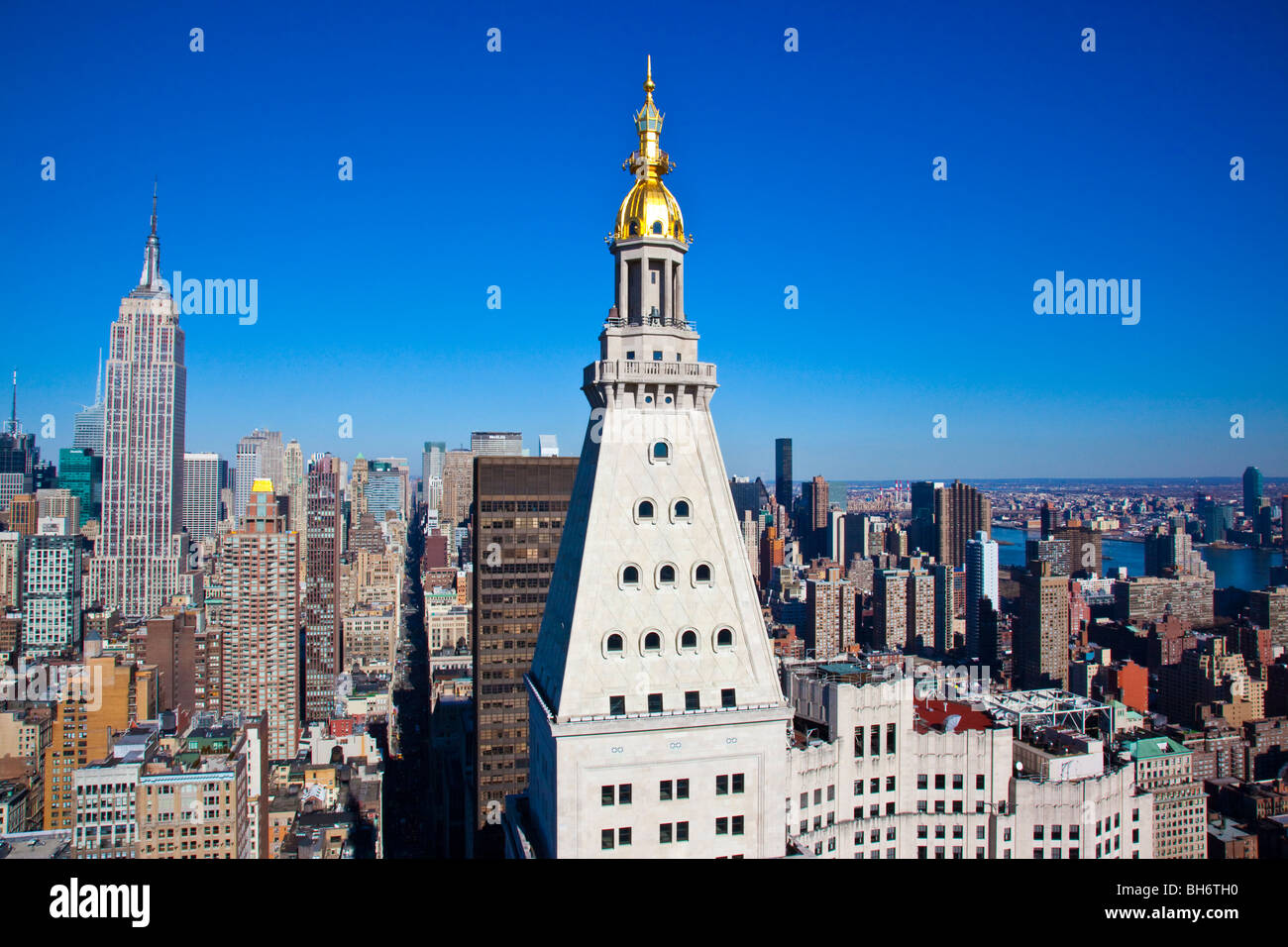 New york life insurance building hi-res stock photography and images ...