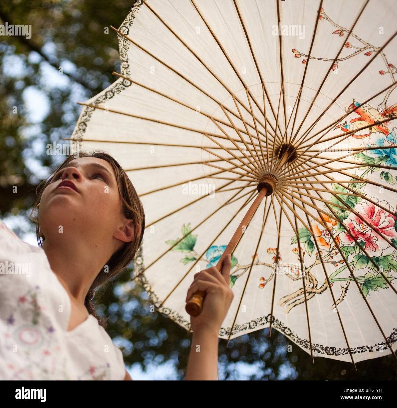 Chinese umbrella hi-res stock photography and images - Alamy