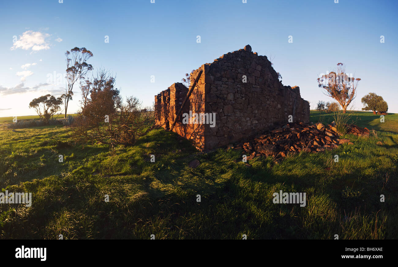 Abandoned Farm Homestead Stock Photo - Alamy