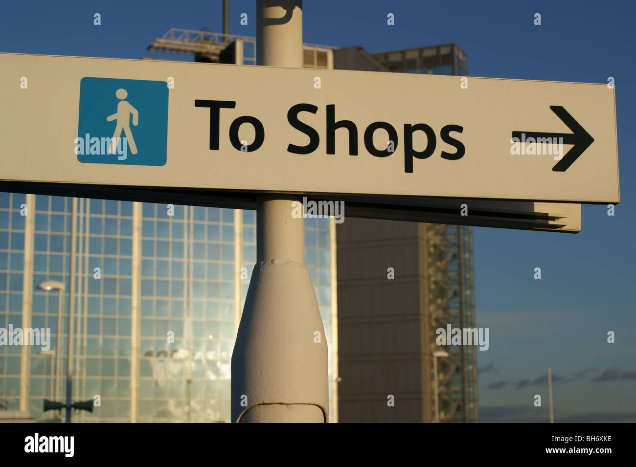 Retail direction hi-res stock photography and images - Alamy