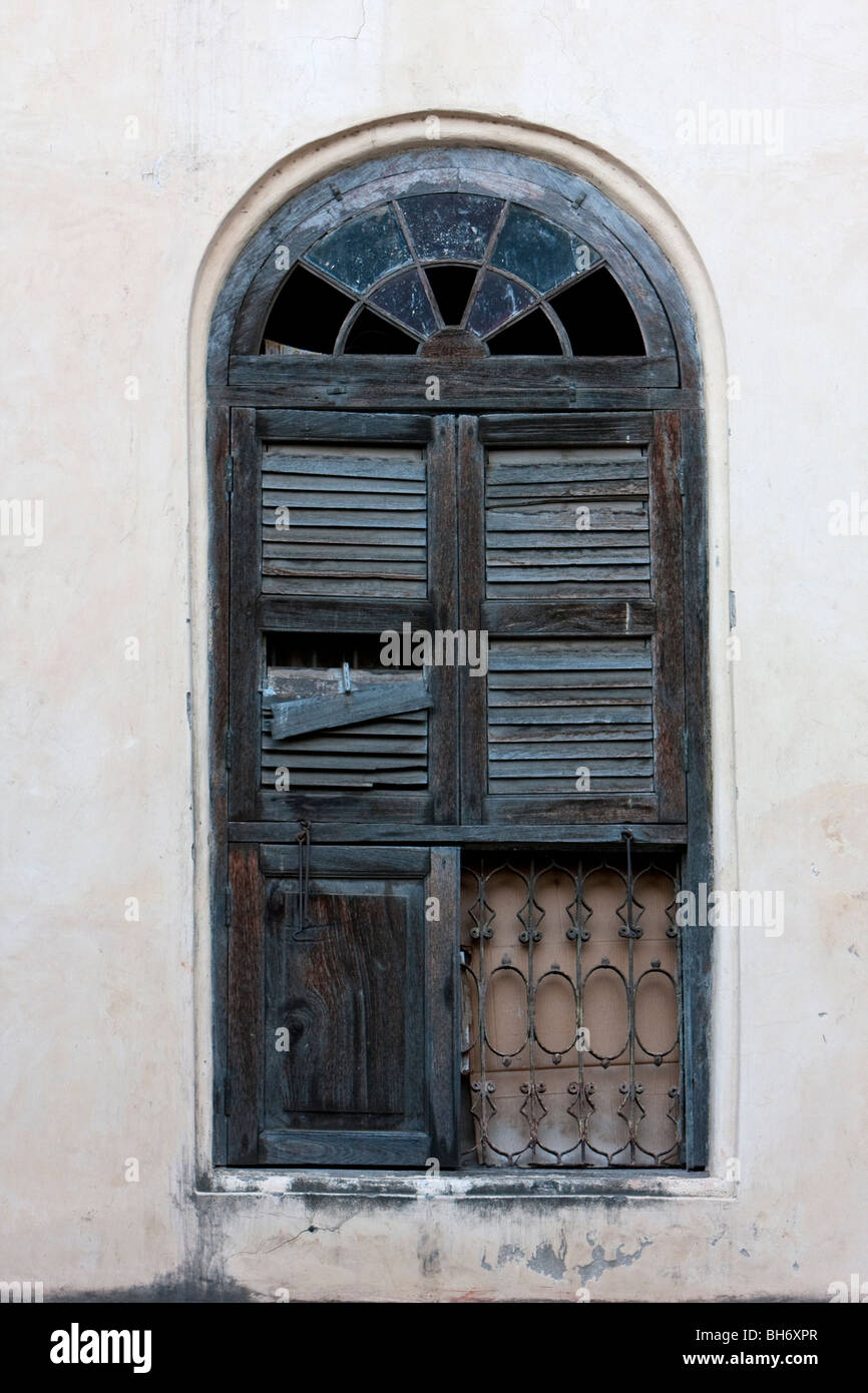 Old window hi-res stock photography and images - Alamy