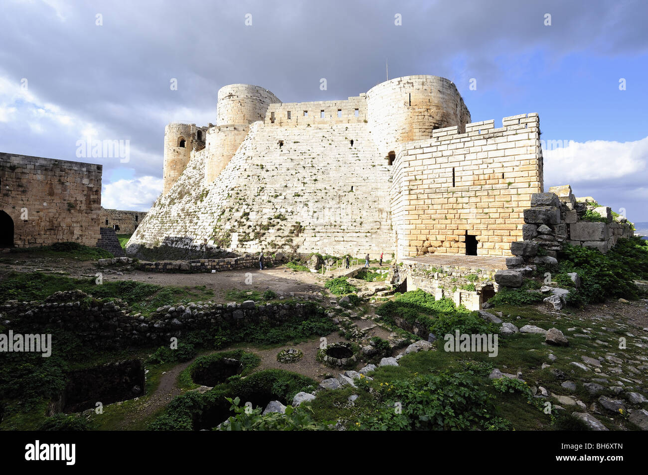 The inner yard of Krak des Chevalier,Syria Stock Photo - Alamy