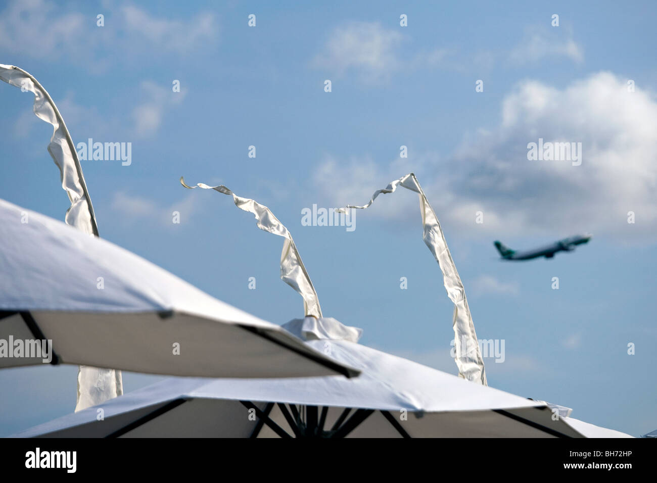 Flags beach hi-res stock photography and images - Alamy