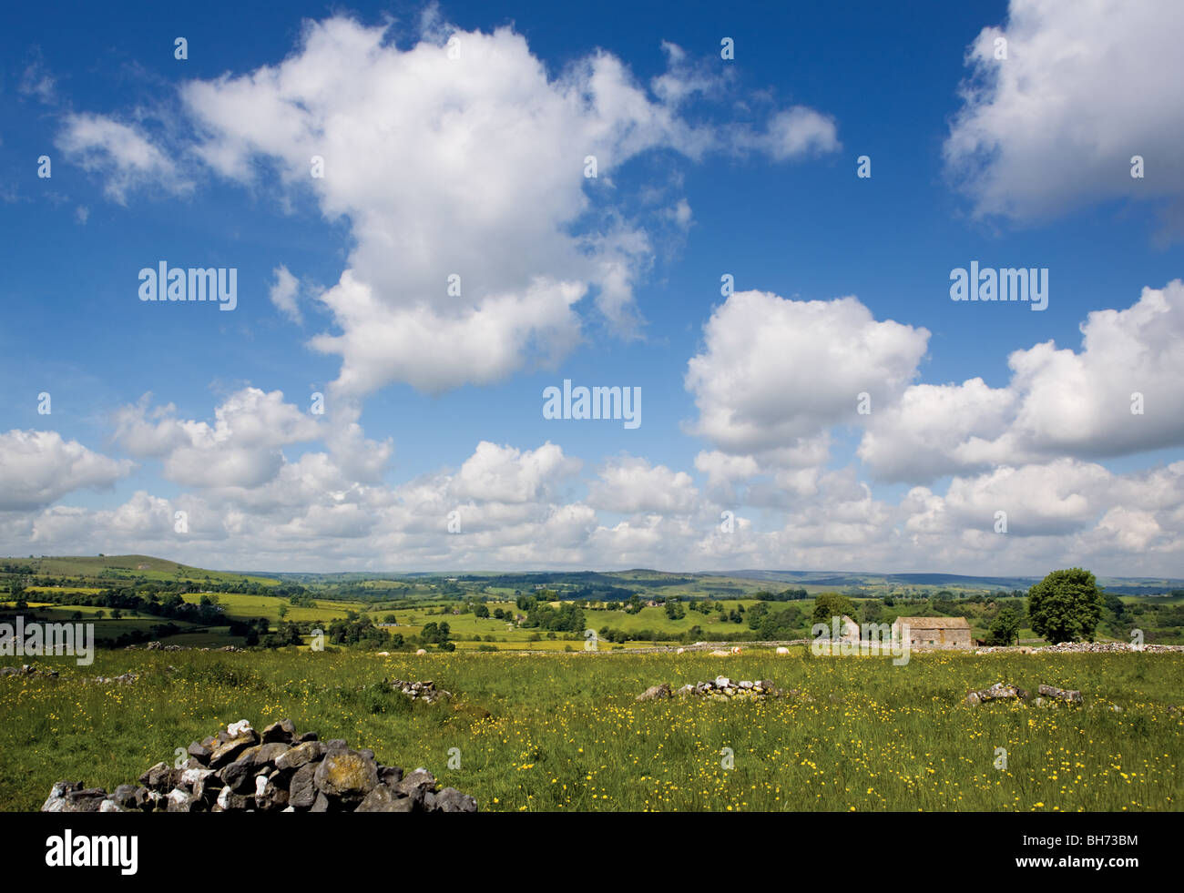 The Upper Dove Valley, Peak District, Derbyshire, England Stock Photo ...