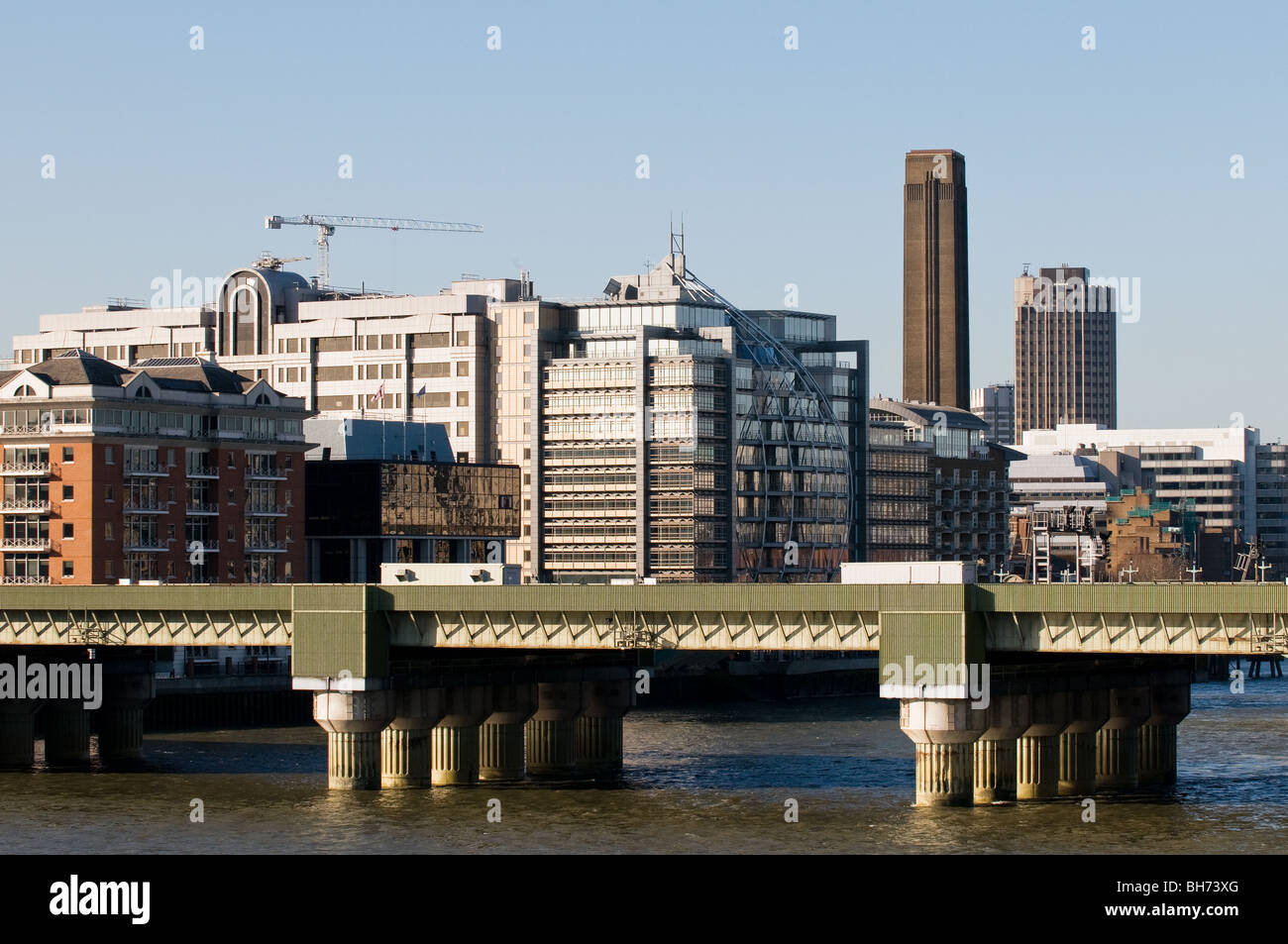 High street railway bridge hi-res stock photography and images - Alamy