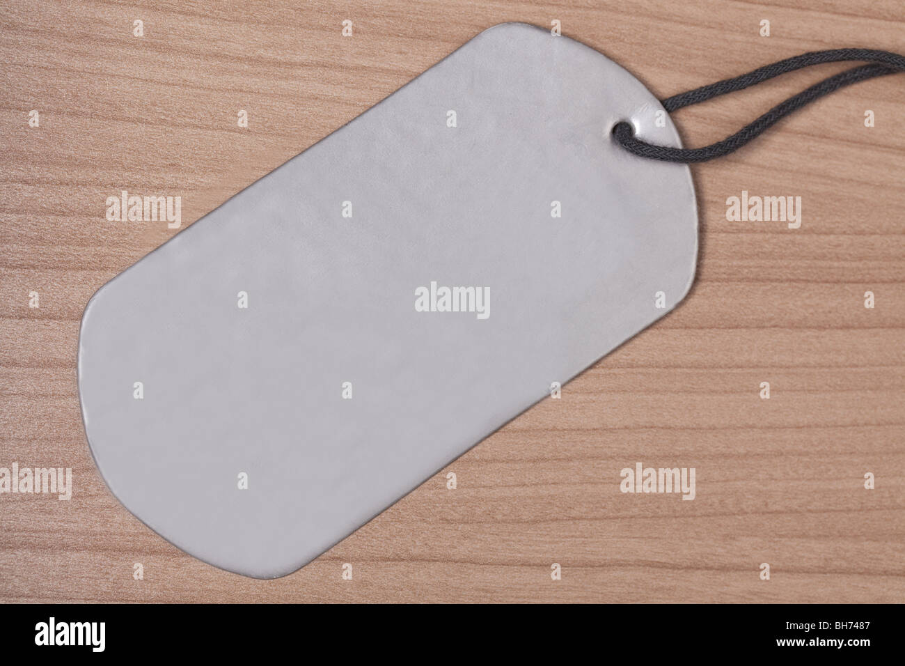 blank price tag on wooden table Stock Photo - Alamy