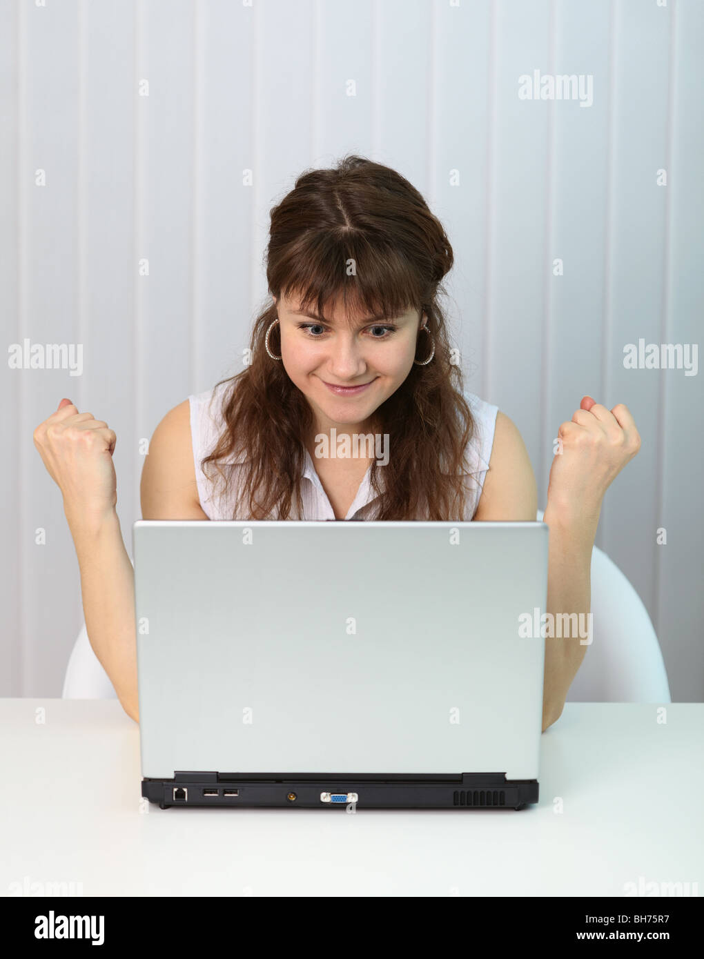 A young girl is happy looking at the computer screen Stock Photo - Alamy
