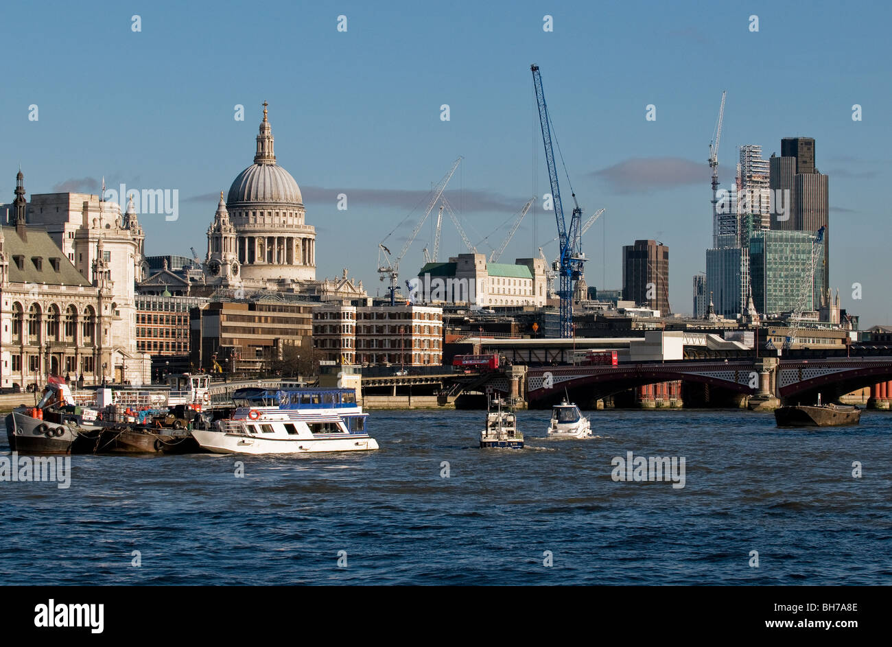 Skyline iconic architecture hi-res stock photography and images - Alamy
