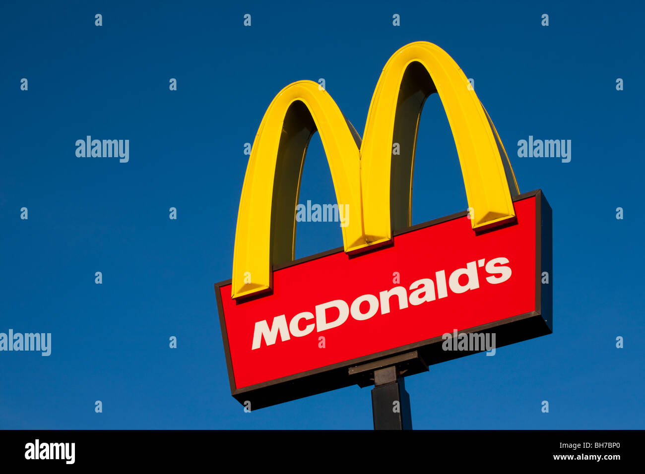 Mcdonalds fast food advert hi-res stock photography and images - Alamy