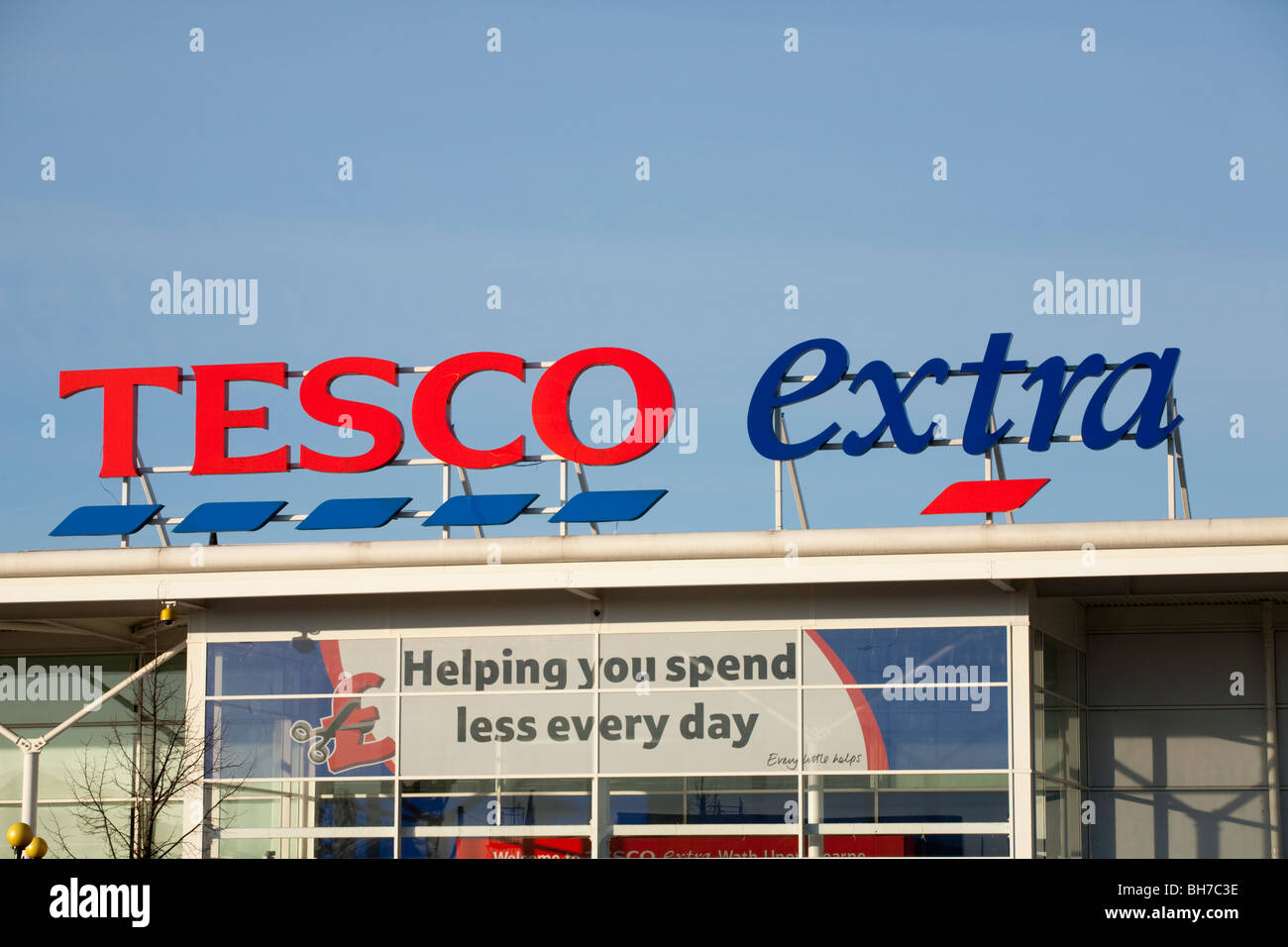 Tesco extra supermarket Stock Photo - Alamy