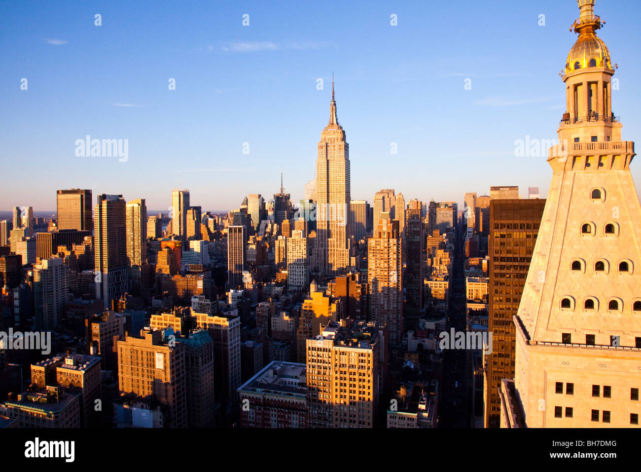 City building horizontal hi-res stock photography and images - Alamy