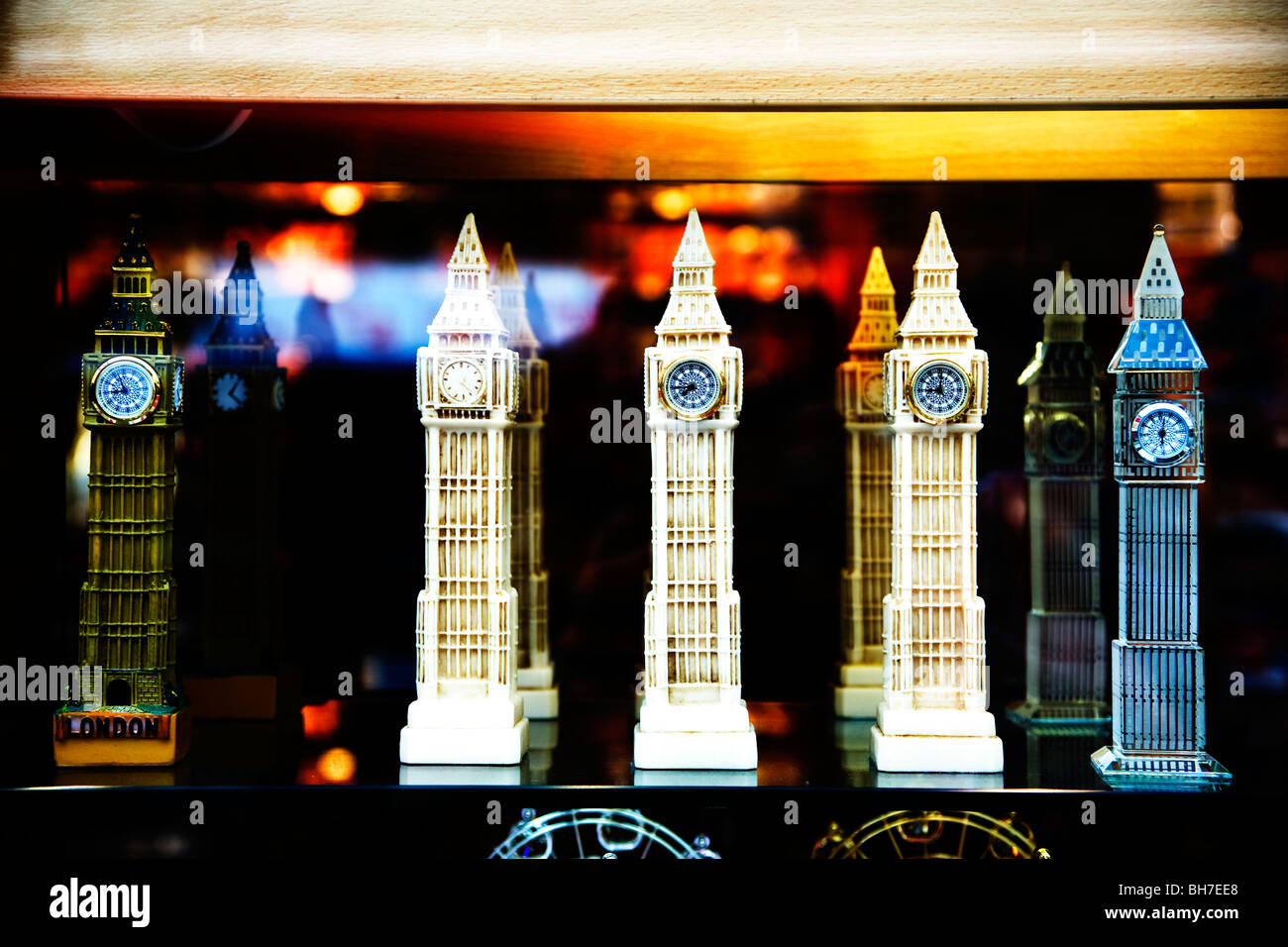 Big Ben gifts, Oxford Street shop window Stock Photo - Alamy