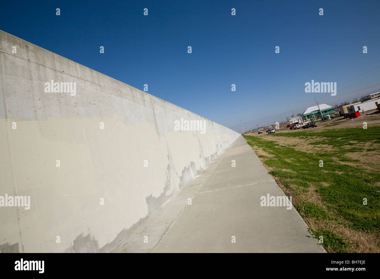 Flood levee hi-res stock photography and images - Alamy