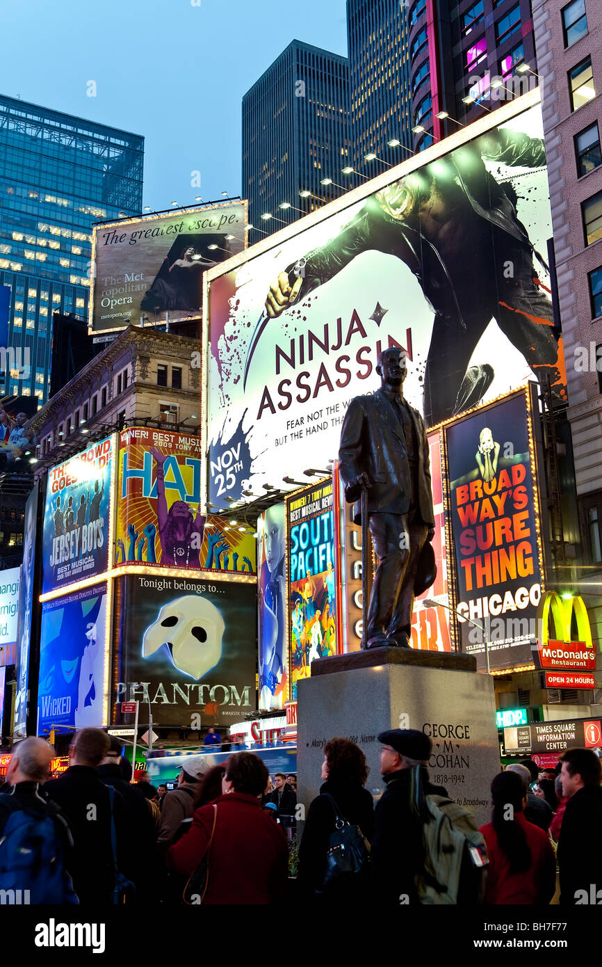 USA, New York City, Manhattan, Times Square, Neon lights at night Stock ...