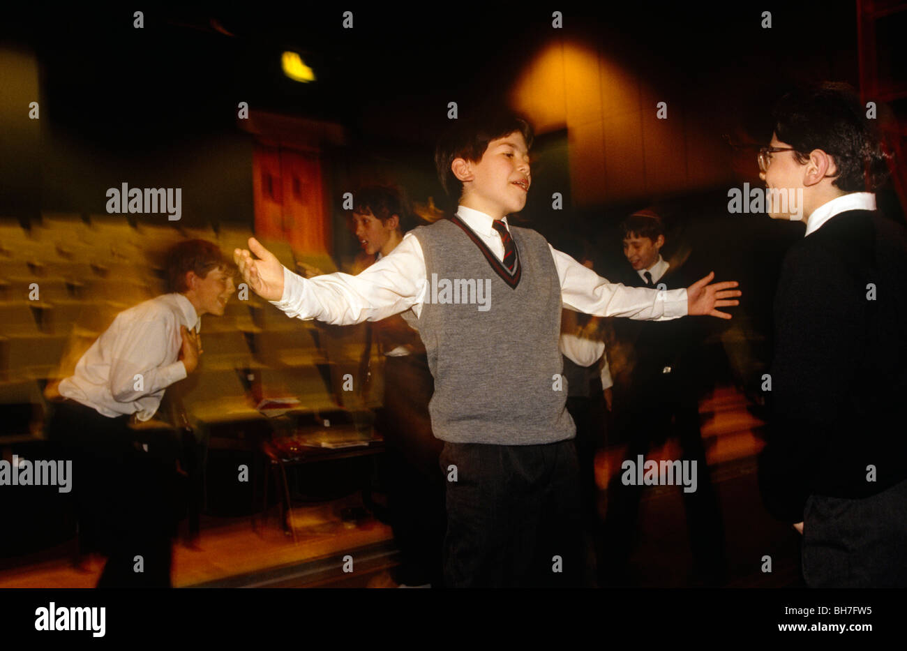 Drama class students hi-res stock photography and images - Alamy
