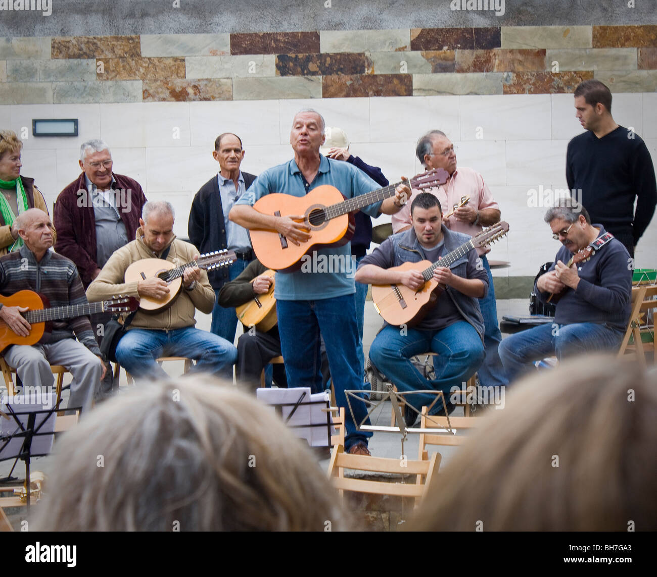 Folk singer hi-res stock photography and images - Alamy