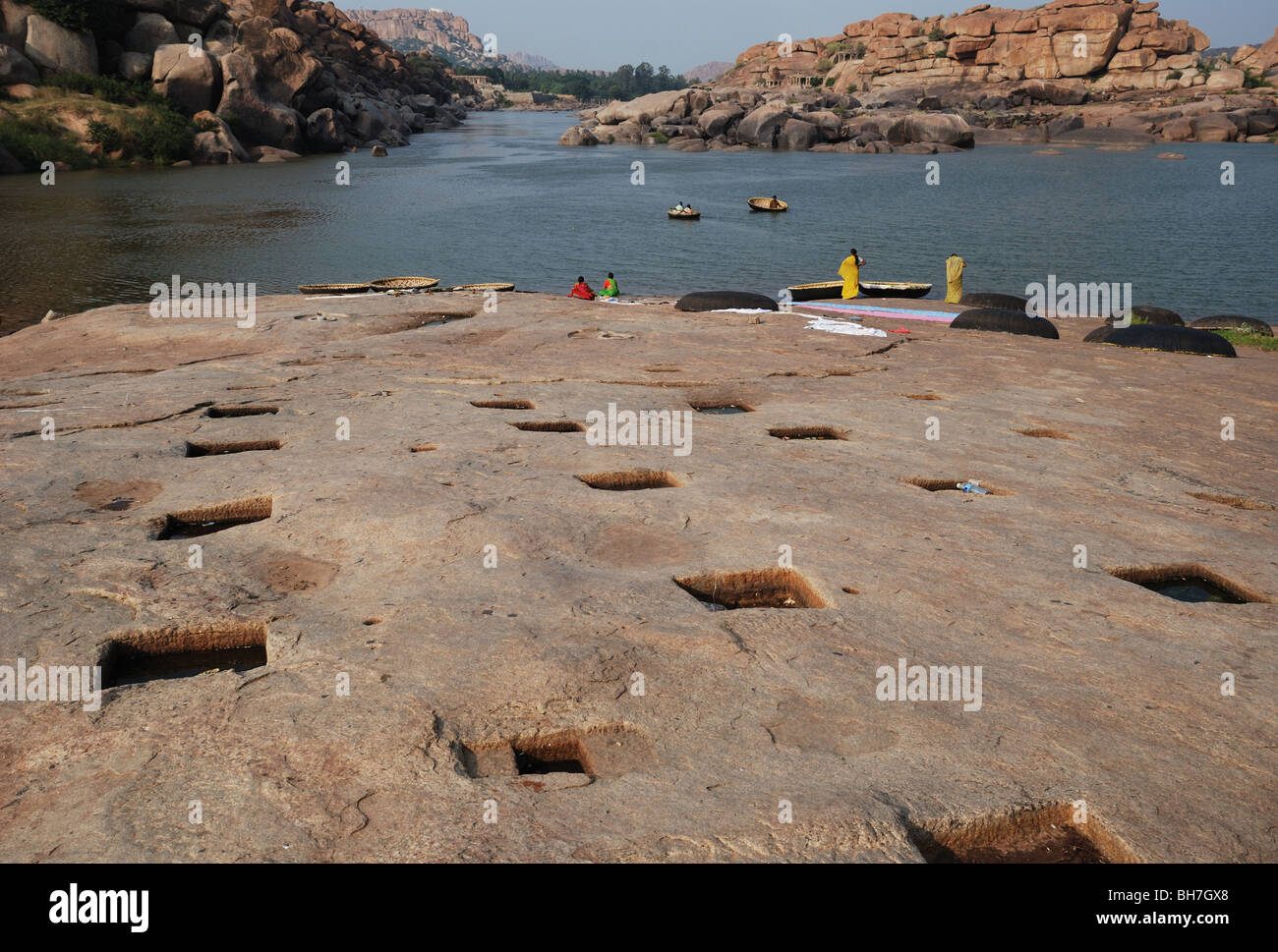 Coracles hi-res stock photography and images - Alamy