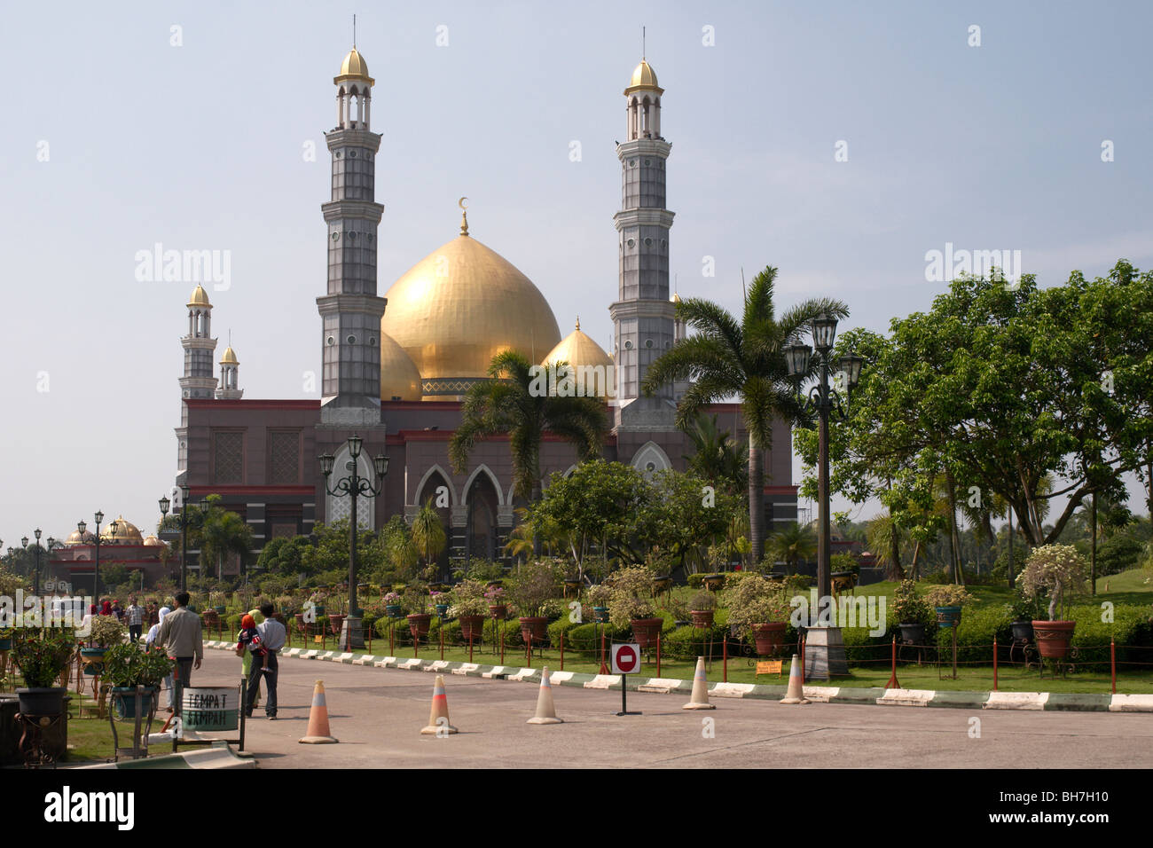 The Golden Domed Mosque (Masjid Kubah Mas) in Depok, near Jakarta ...